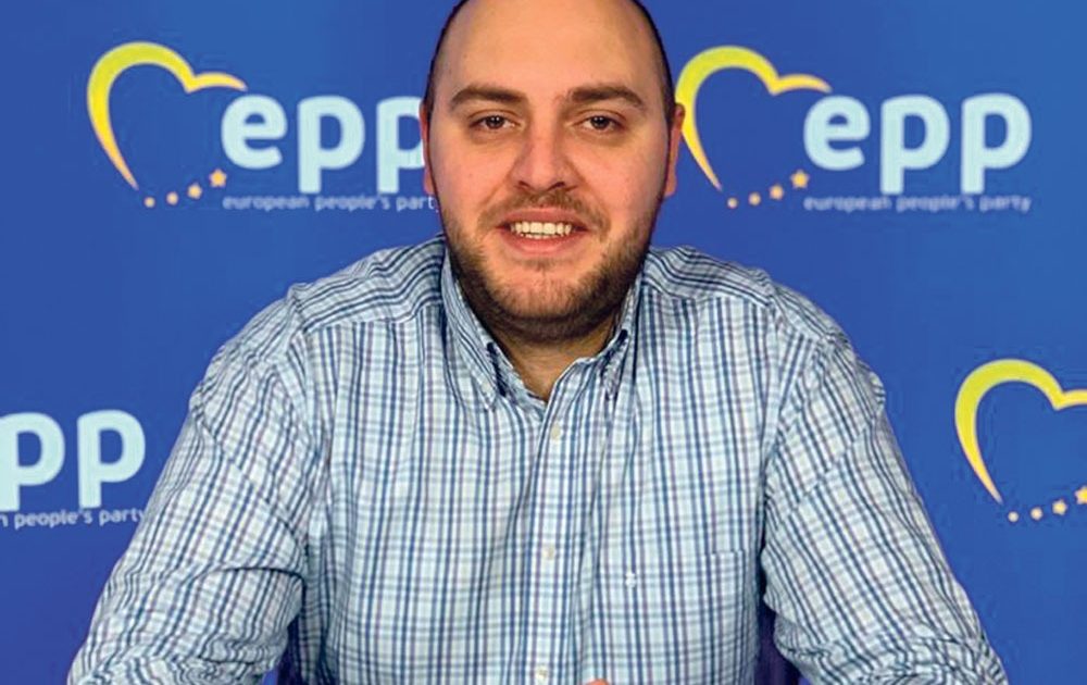 ANDREI PERNEȘ (Candidat la primăria Uricani, Valea Jiului): "Aici m-am ...