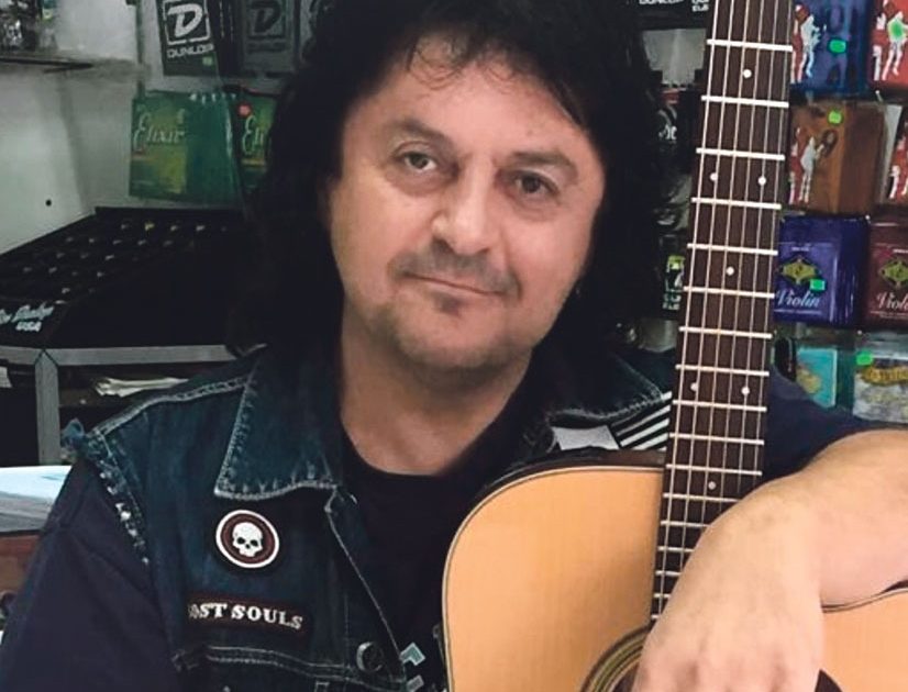 PAUL CIUCI (Solist şi chitarist al trupei "Compact"): "În ultima vreme ...