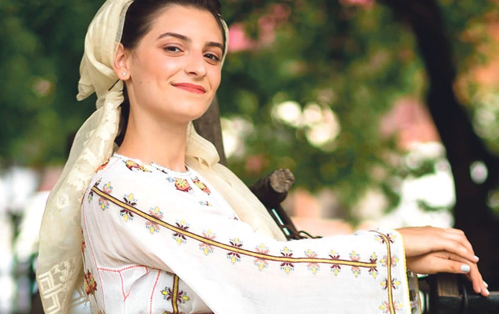 ANDREEA MARIA DINU (Interpretă de muzică populară): "Poate că Dumnezeu ...