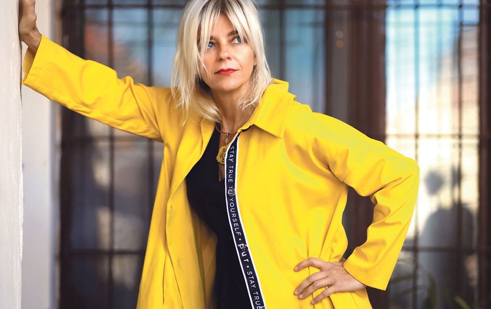 GIANINA CORONDAN (actriţă, om de televiziune, căutător de comori): "Ce ...