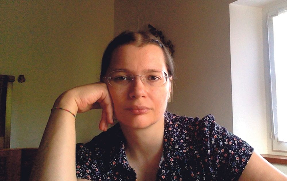 CRISTIANA RADU (ilustratoare de carte și obiecte pictate): "Când lucrez ...