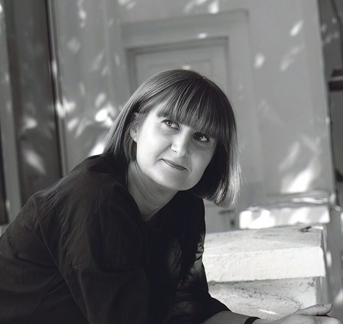 O dimineață cu scriitoarea ANA MARIA SANDU: "Pentru cine scrie, tot ce ...