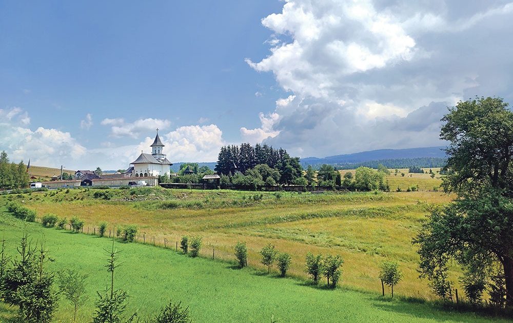 O mânăstire fierbinte, într-un loc "răcoros" – Mânăstirea Doamnei ...
