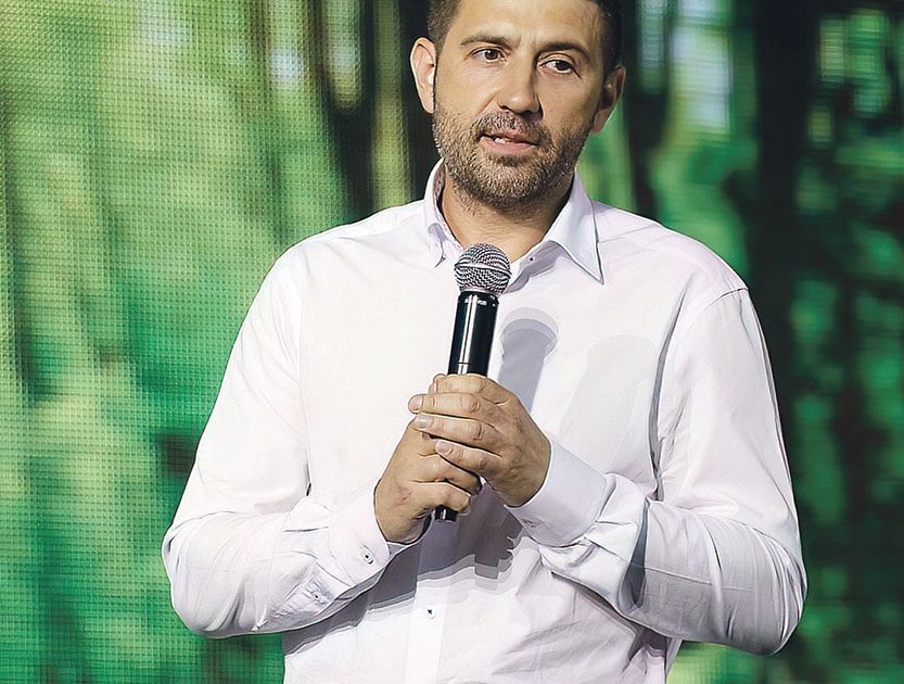 GABRIEL PĂUN ("Agent Green"): "Să învățăm să trăim frățește cu ...