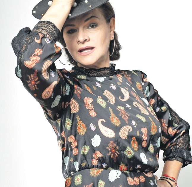 MARIA BUZĂ (actriță și cântăreață): "Cel mai mult mă bucur când oamenii ...